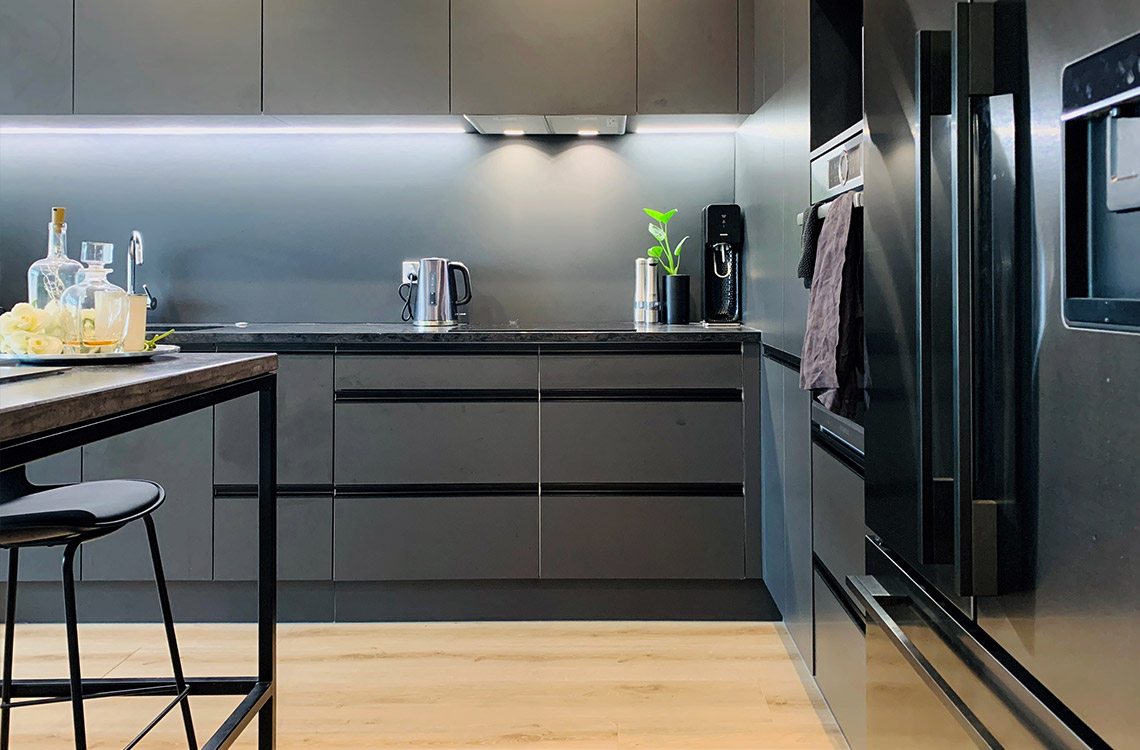 Matt Glass Splashbacks and Shower Liners by Haynes Glass, Auckland NZ